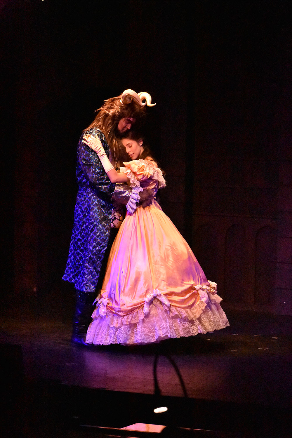 Belle for the Holidays – Eugene Weekly