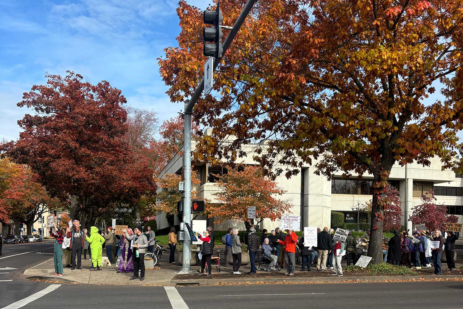 Protester Detained for Unattended Bag at Federal Building – Eugene Weekly