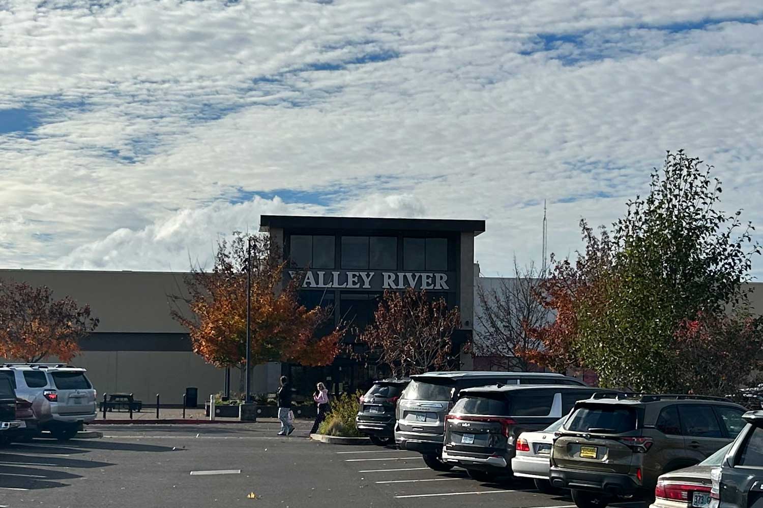 Dick’s May Anchor Valley River Center – Eugene Weekly